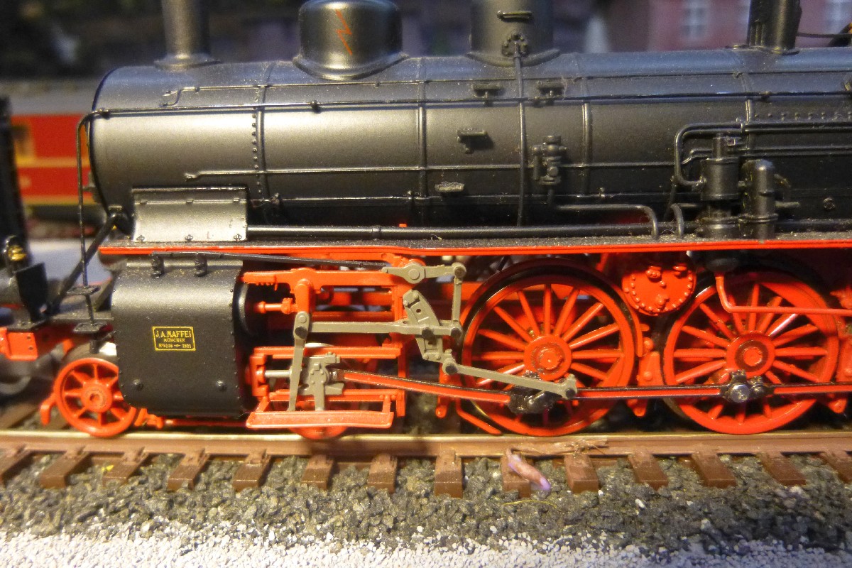 Brawa 38 401 mit Personenzug (Br 38.4 – ex. bayer.P3/5H) – Sinnige Anlagen