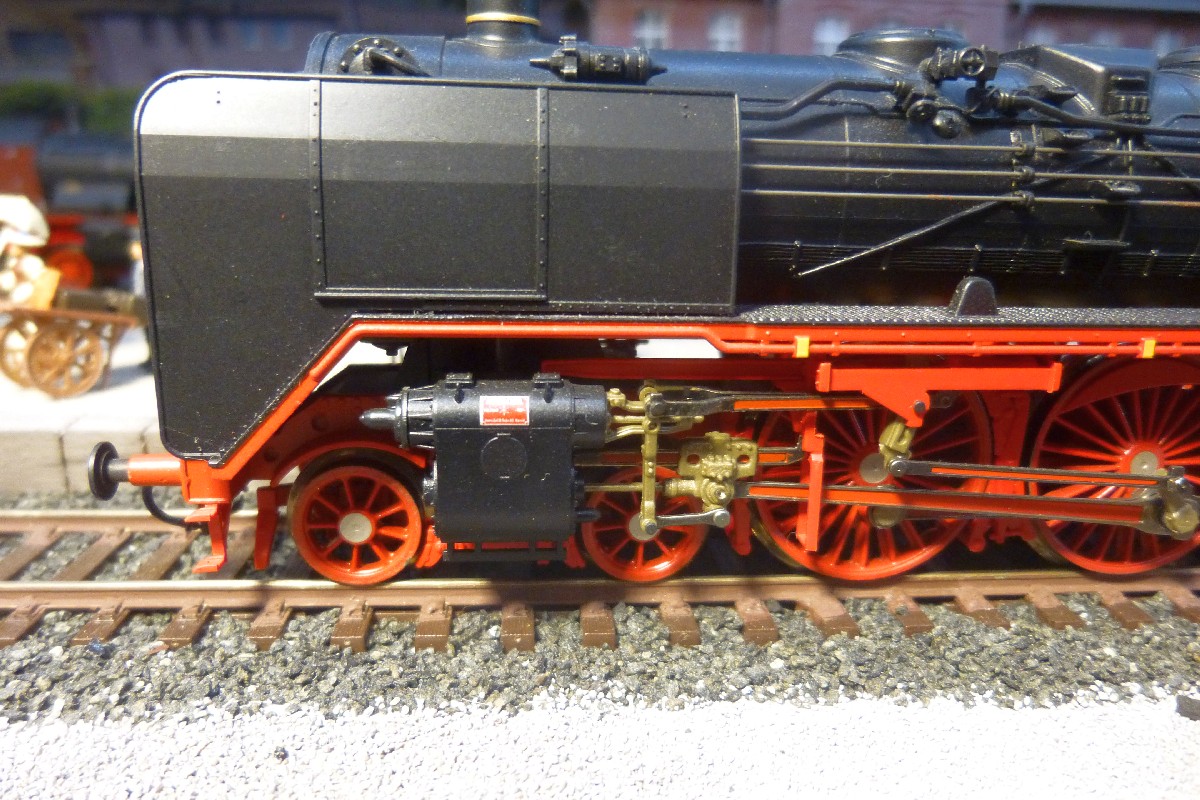 BR 01 (Roco) mit Rheingold – Sinnige Anlagen