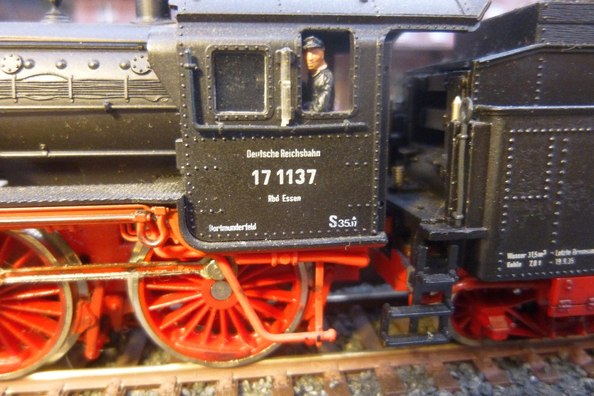 BR 75 1002 (Li) mit Nahverkehrszug – vorher mit Roco BR 17… – Sinnige ...